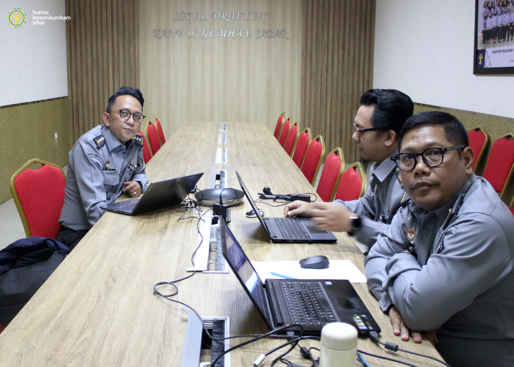 Kanwil Kemenkumham Jabar Bersama DPRD Kabupaten Karawang Harmonisasikan Raperda Perizinan Berusaha